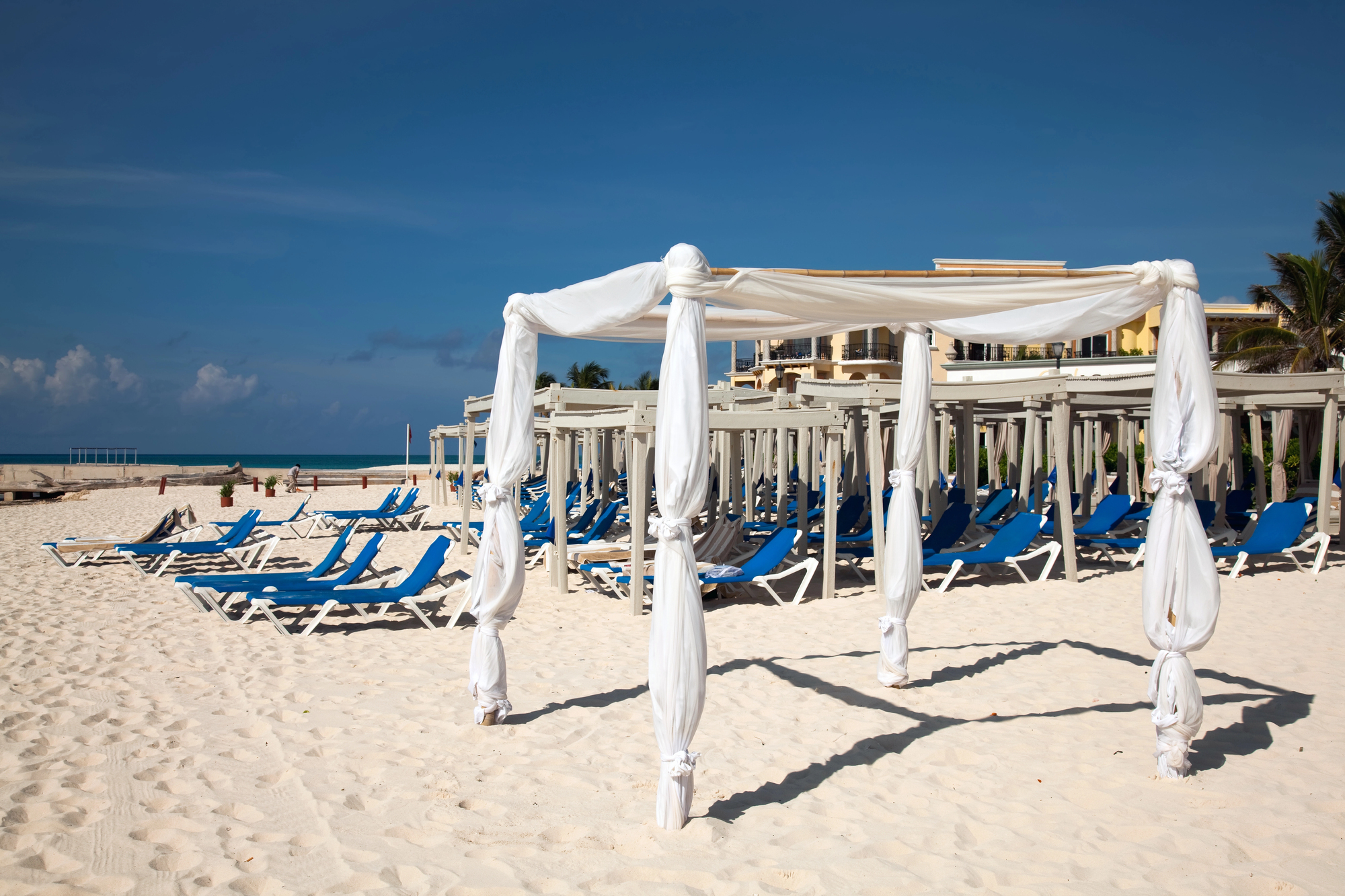 How To Choose Between A Cruise Ship Wedding And A Destination Resort ...